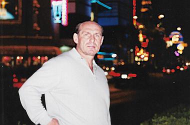 Pershing: Król życia – Z dala od polityki