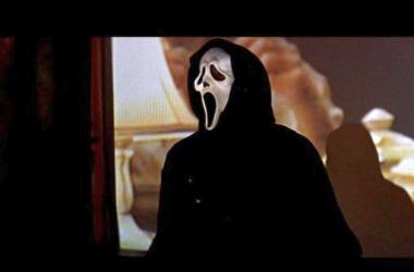 Krzyk 3 – Z dala od polityki